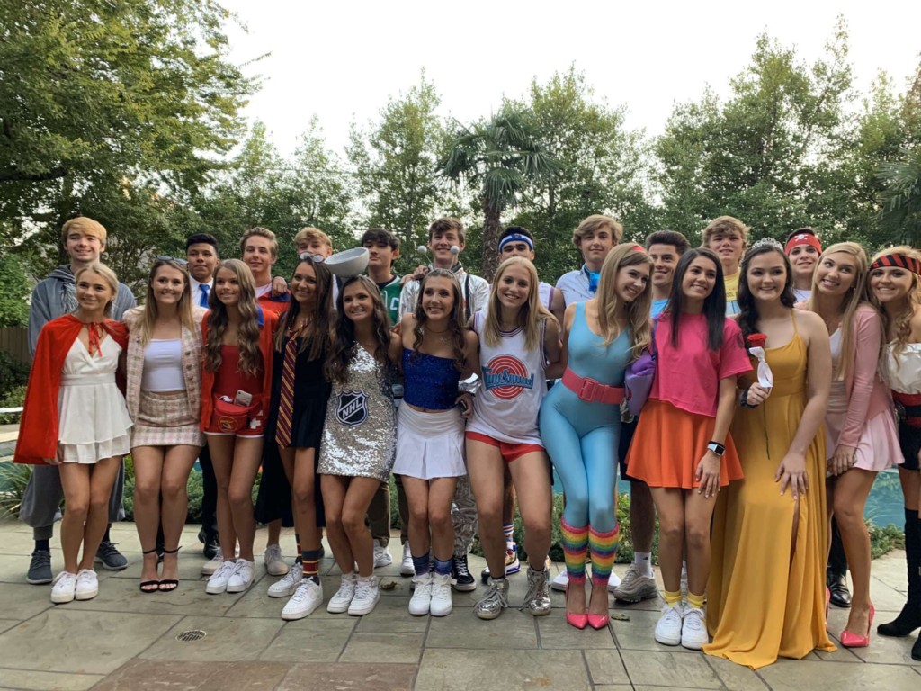 Juniors and Seniors Dance The West Away at Homecoming // The Roundup